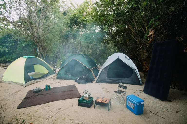 11 Perlengkapan Camping Yang Wajib Kamu Bawa