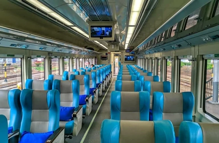 28 Kereta Api Jarak Jauh Dari Jakarta Dibatalkan PT KAI