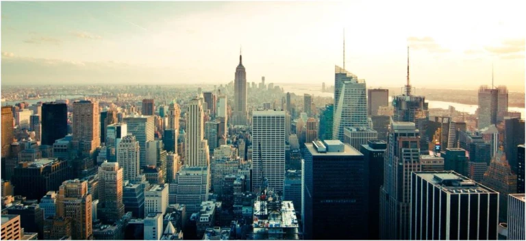 Liburan Di Manhattan Dan Tinggal Gratis Selama Musim Panas, Mau?