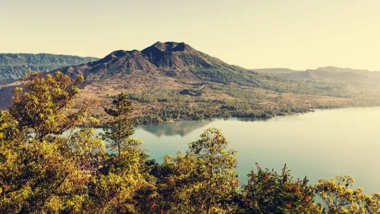 7 Gunung Berapi Terbaik di Indonesia