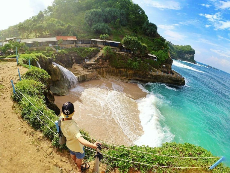 26 Pantai Di Pacitan Yang Indah Dan Mengesankan
